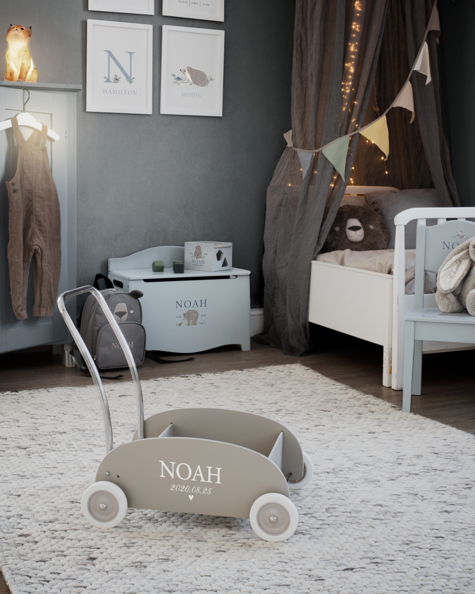 Lära gå vagn med namn Sand - Rofa.se - Personliga presenter